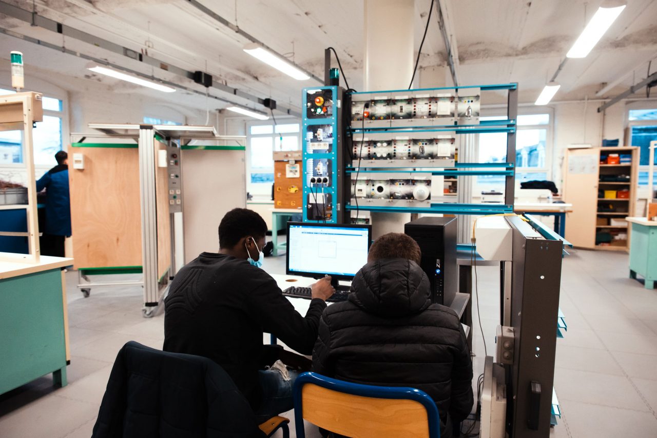 Le lycée professionnel pour former aux métiers de demain - Lycée EIC