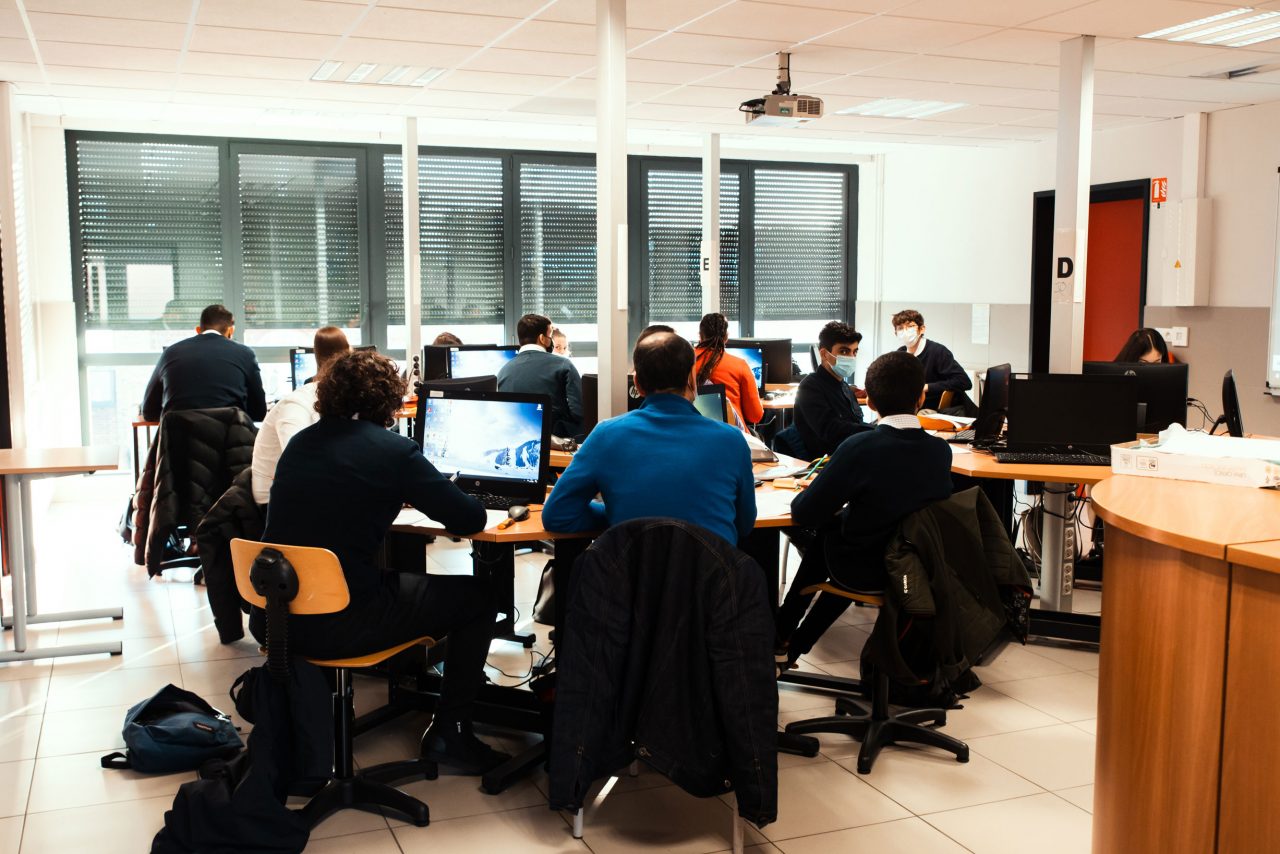 Le lycée professionnel pour former aux métiers de demain - Lycée EIC